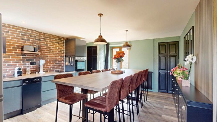 Maison à vendre - Montaigu-la-Brisette - 5 pièces - 4 chambres