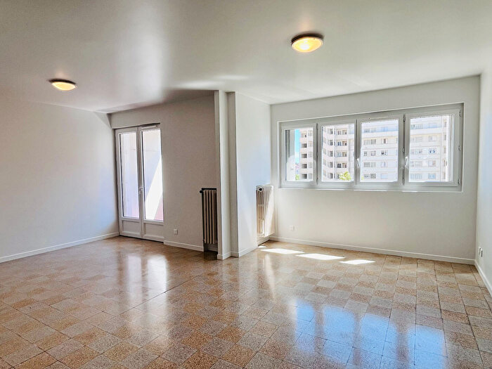 Appartement 4 pièces à Toulon, Le Port, à louer