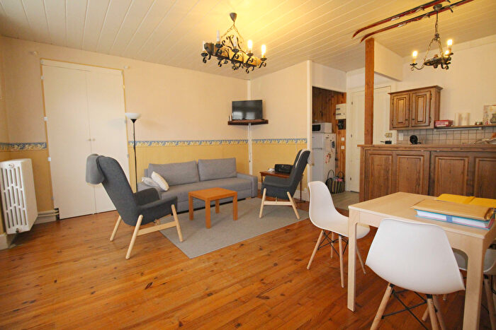 Appartement à vendre - Bagnères-de-Luchon - 3 pièces - 1 chambre
