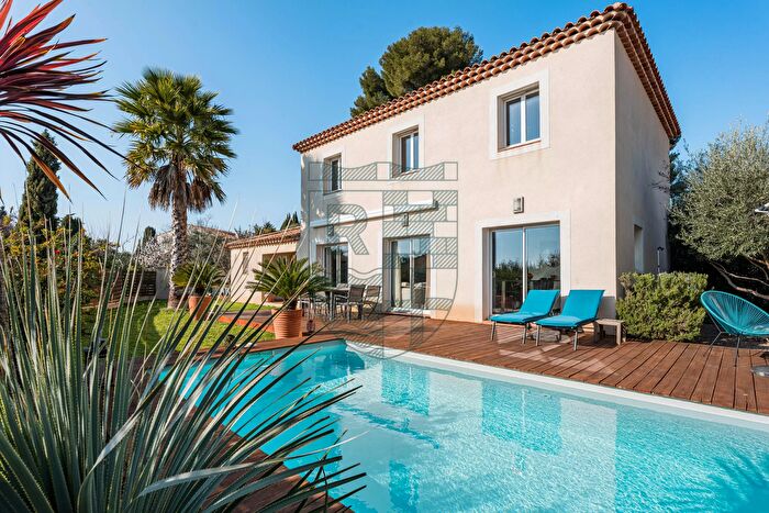 Maison à vendre - Marseille e , Les Trois Lucs - 5 pièces - 4 chambres