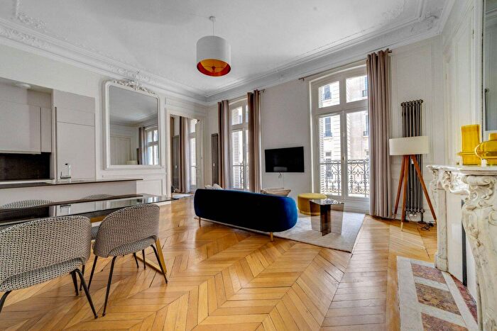 Appartement à louer - Hoche-Friedland, Paris ème arrondissement - 2 pièces - 1 chambre