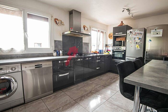 Maison à louer - Évry-Courcouronnes - 5 pièces - 3 chambres