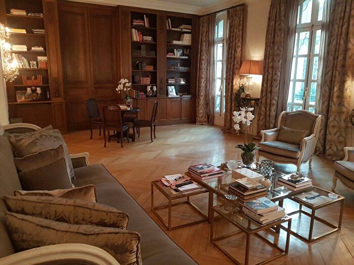 Paris 16ème arrondissement : Appartement 6 pièces à louer
