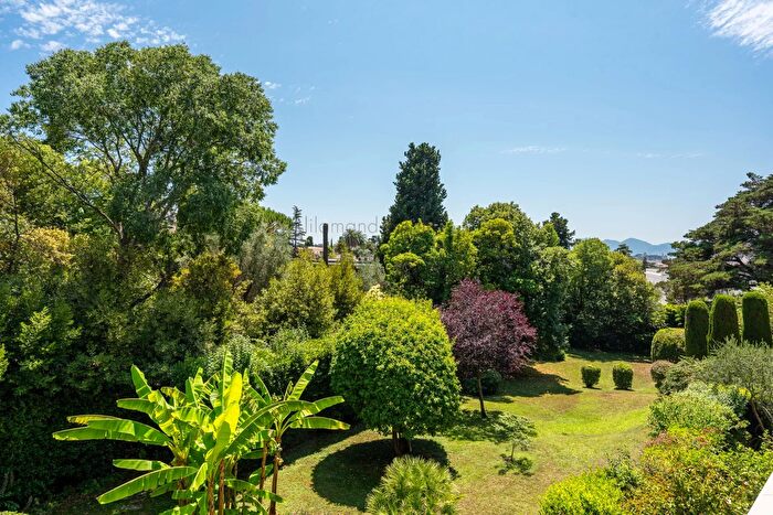 Appartement 2 pièces à vendre à Cannes, Californie Pezou