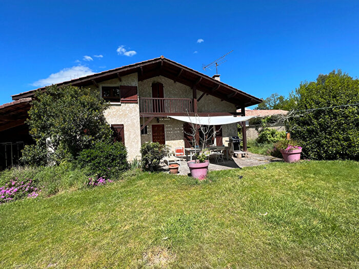 Salles : Maison 4 pièces à louer