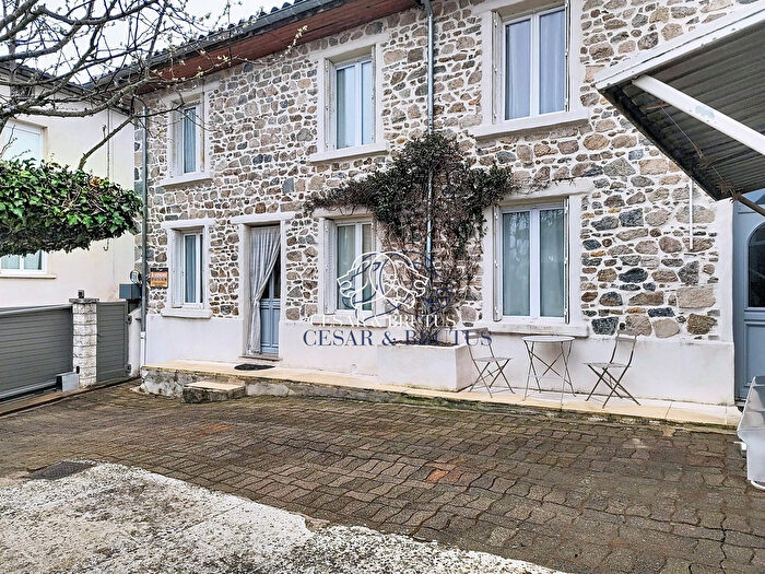 Maison à vendre - Poule-les-Écharmeaux - 6 pièces - 3 chambres