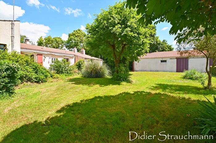 Maison à vendre - Le Thou - 7 pièces - 5 chambres