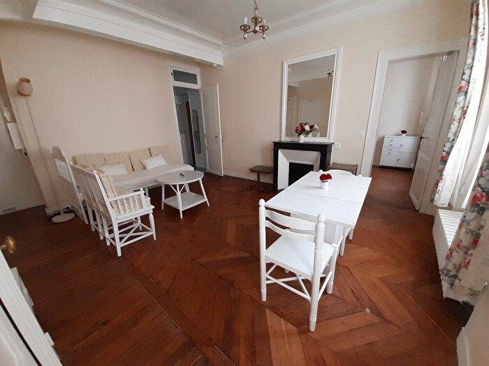 Appartement 2 pièces à Europe, Paris 8ème arrondissement, à louer