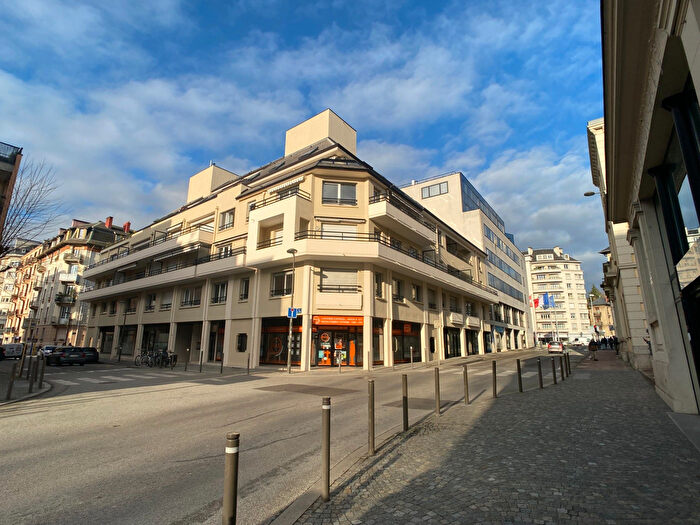 Appartement à louer - Chambéry, Centre-ville - 4 pièces - 3 chambres