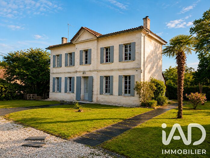 Savignac-de-l'Isle : Maison 7 pièces à vendre
