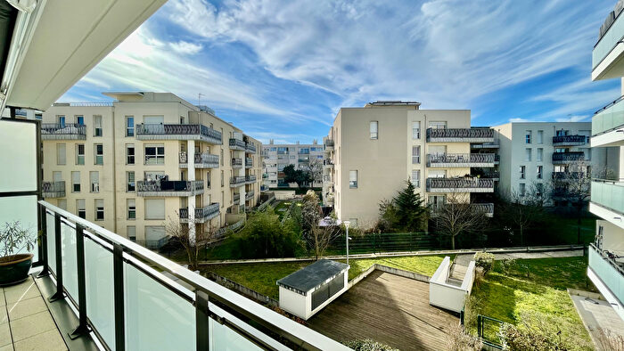 Appartement à vendre - Bron, Le Terraillon - 4 pièces - 3 chambres