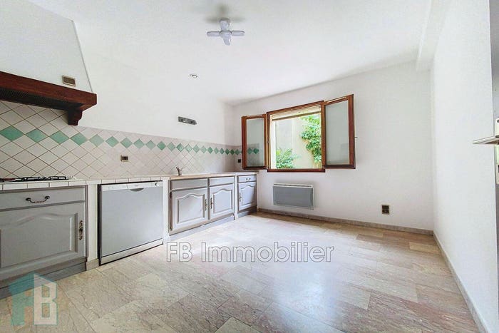 Est, Eyguières - Appartement 2 pièces à louer