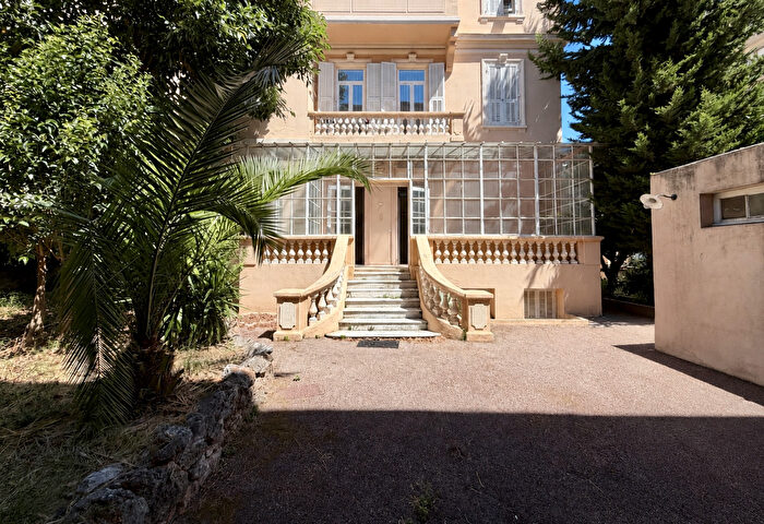Appartement 5 pièces à Nice, Poètes, à vendre