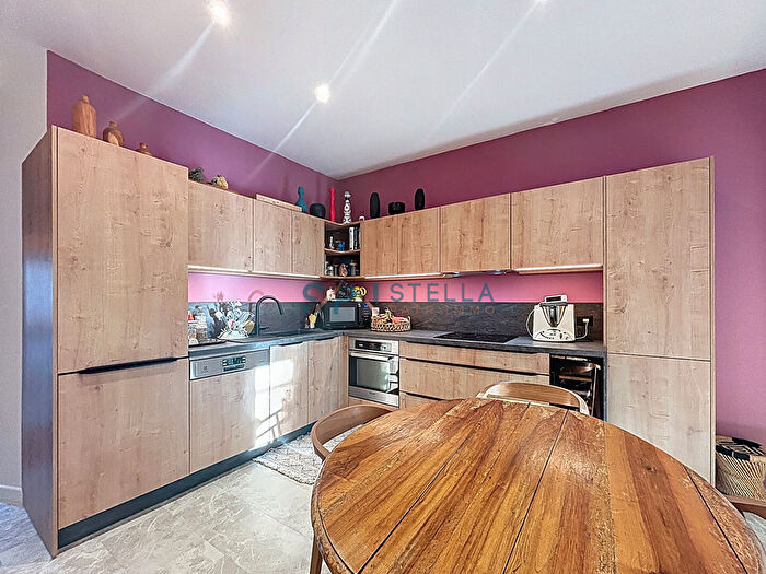 Appartement à louer - Ajaccio, Citadelle - 3 pièces - 2 chambres