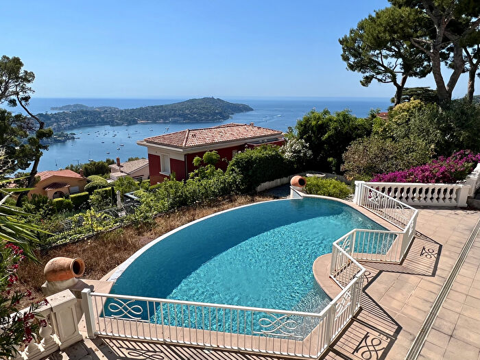 Villefranche-sur-Mer : Maison 10 pièces à vendre