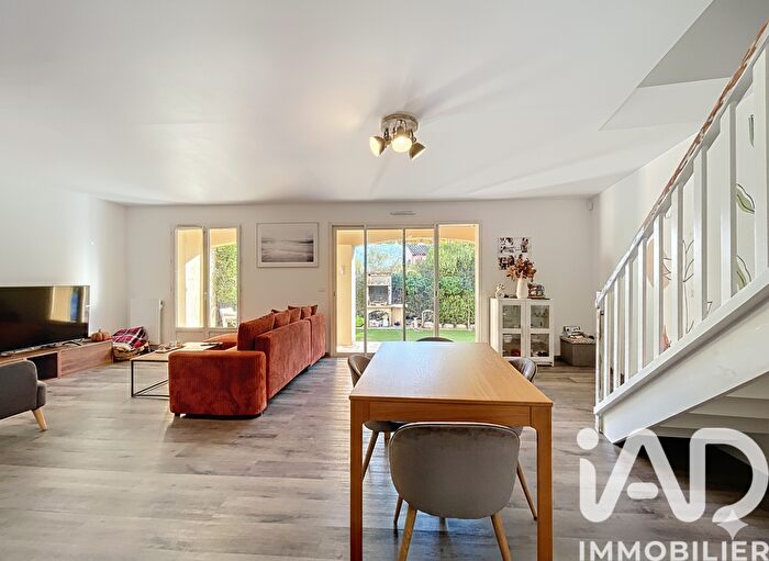 Maison à vendre - Roquebrune-sur-Argens, Village - 4 pièces - 3 chambres