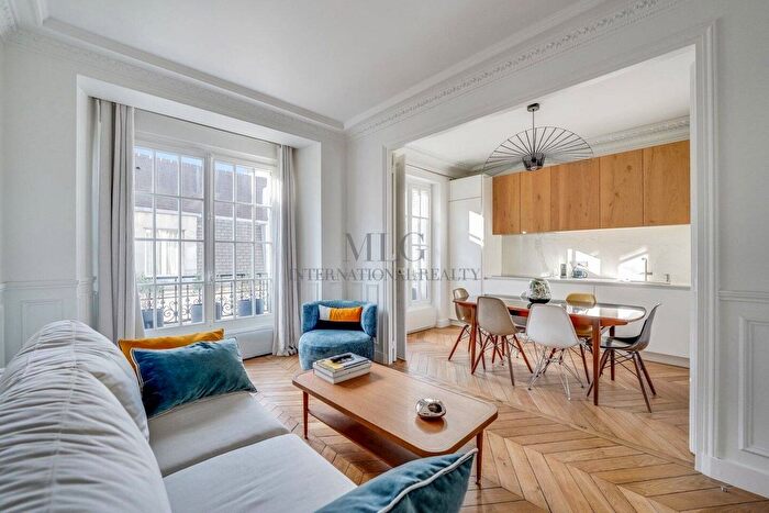 Appartement à louer - Saint Thomas dAquin, Paris ème arrondissement - 2 pièces - 1 chambre