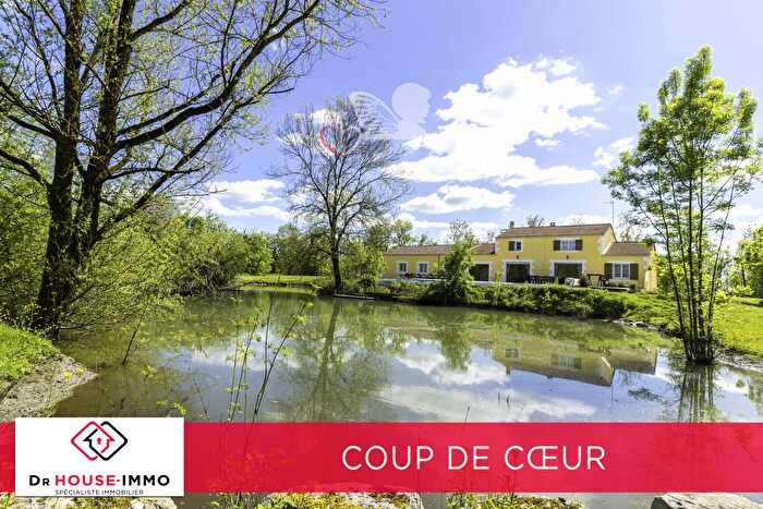 Maison à vendre - Mouzeuil-Saint-Martin - 9 pièces - 4 chambres