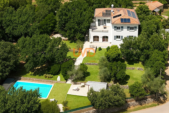 Maison à vendre - Saint-Maximin-la-Sainte-Baume - 10 pièces - 6 chambres