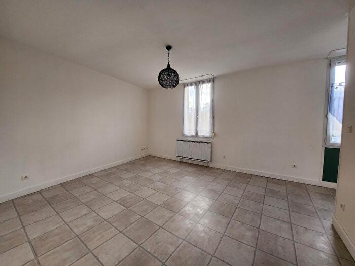 Appartement à louer - Creil - 3 pièces - 2 chambres