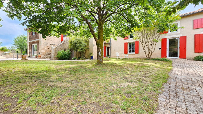 Saint-Christophe-sur-Roc : Maison 9 pièces à vendre