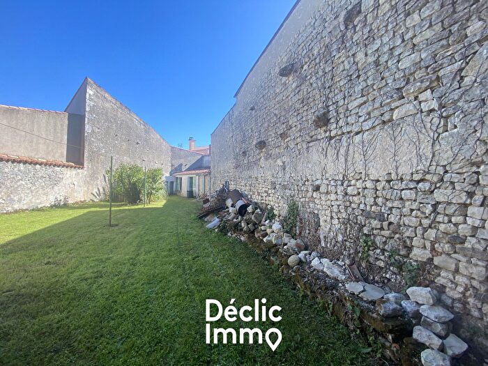 Maison à vendre - LHoumeau - 5 pièces - 3 chambres