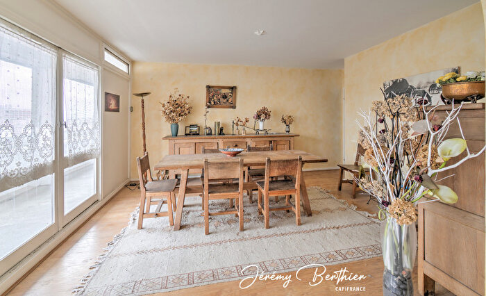 Appartement à vendre - Rillieux-la-Pape, Ville nouvelle Est - 5 pièces - 4 chambres