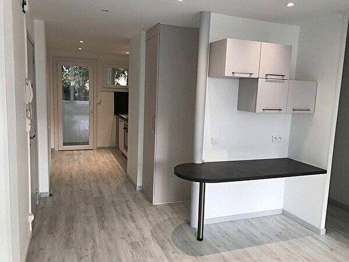 Appartement à louer - Bergougnan, Clermont-Ferrand - 3 pièces - 2 chambres