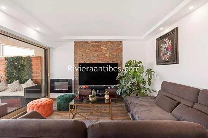 Appartement à vendre - Antibes, Rastines, Super Antibes, Laval, La Fontonne - 3 pièces - 2 chambres