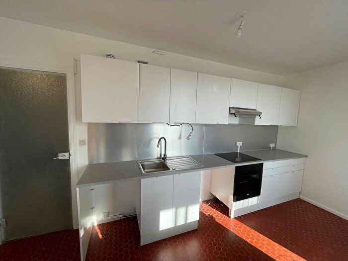 Appartement à louer - Point du Jour, Lyon ème arrondissement - 4 pièces - 3 chambres