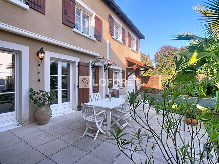 Appartement à vendre - Montmerle-sur-Saône - 5 pièces - 3 chambres