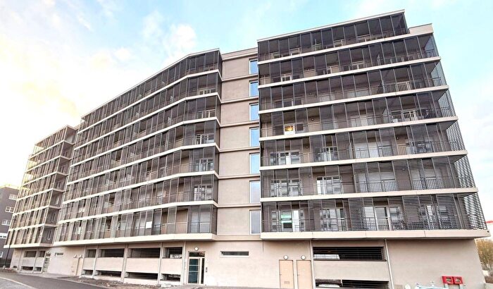 Appartement à louer - Cheminots-Acacias-Faubourg de Lille, Valenciennes - 3 pièces - 2 chambres