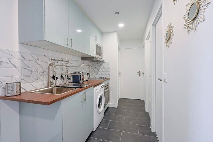 Appartement à louer - Gallieni-De Lattre de Tassigny, Épinay-sur-Seine - 1 pièce