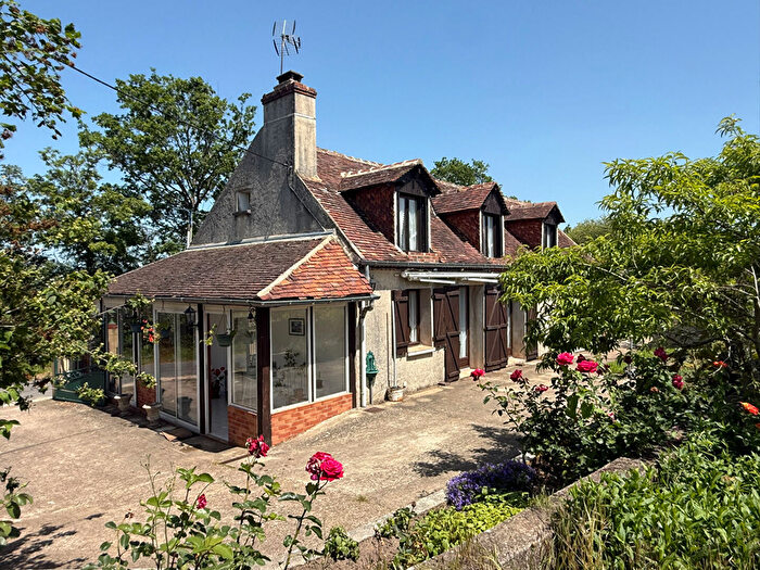 Saint-Germain-de-la-Coudre : Maison 5 pièces à vendre