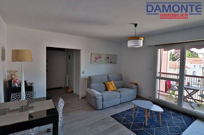 Appartement 4 pièces à Champs-Complexe Agricole, Châlons-en-Champagne, à louer