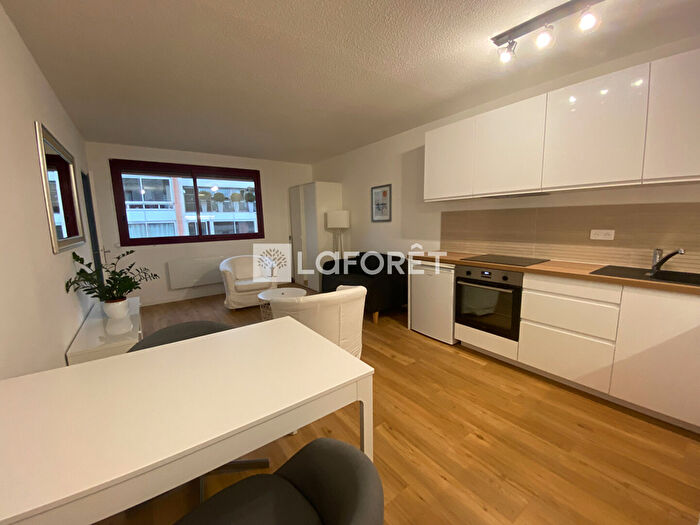 Appartement à louer - Courbevoie, Bécon - 1 pièce