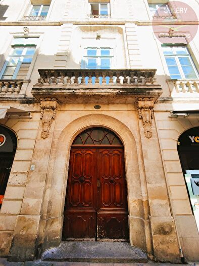 Appartement 8 pièces à vendre à Nîmes, Ecusson, Arènes