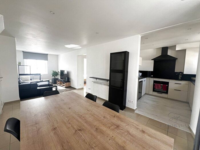 Appartement à louer - Centre Ville, Aubagne - 3 pièces - 2 chambres