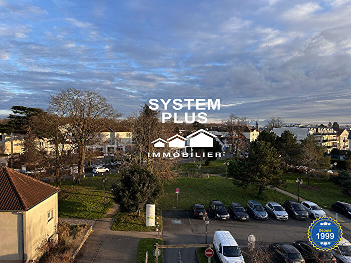 Appartement à louer - Sainte-Geneviève-des-Bois, Liers, Croix Blanche - 4 pièces - 2 chambres