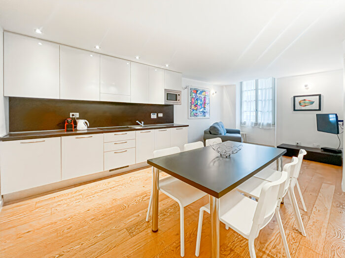 Appartement à vendre - Cannes, Centre-ville - 3 pièces - 2 chambres