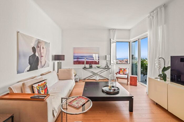 Appartement 2 pièces à vendre à Cannes, Californie Pezou