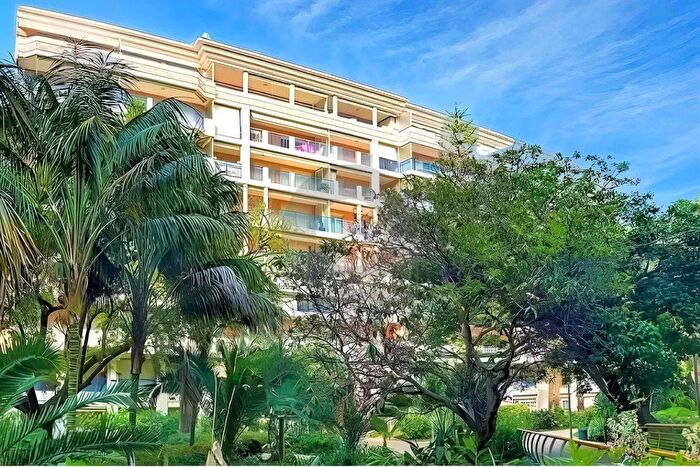 Appartement à louer - Menton - 2 pièces - 1 chambre