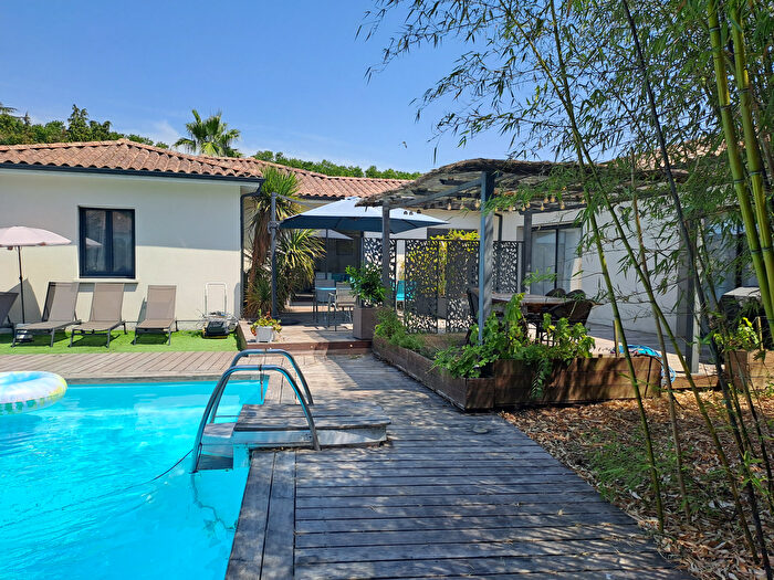 Saint-Médard-d'Eyrans : Maison 8 pièces à vendre