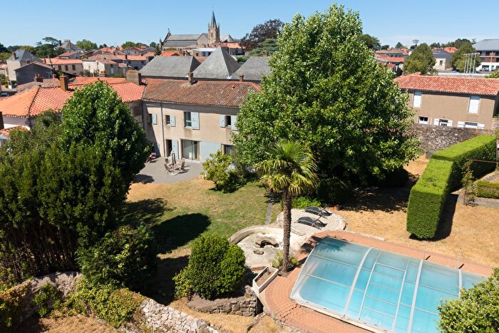 Maison 12 pièces à vendre - Mortagne-sur-Sèvre