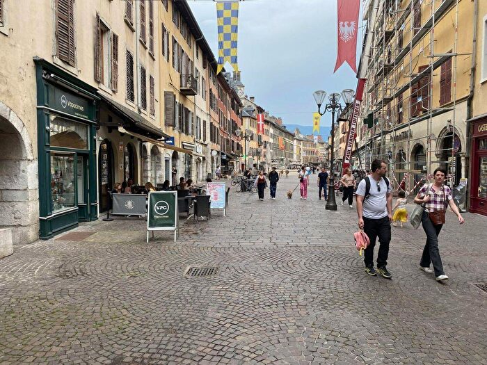 Appartement à louer - Chambéry - 3 pièces - 2 chambres