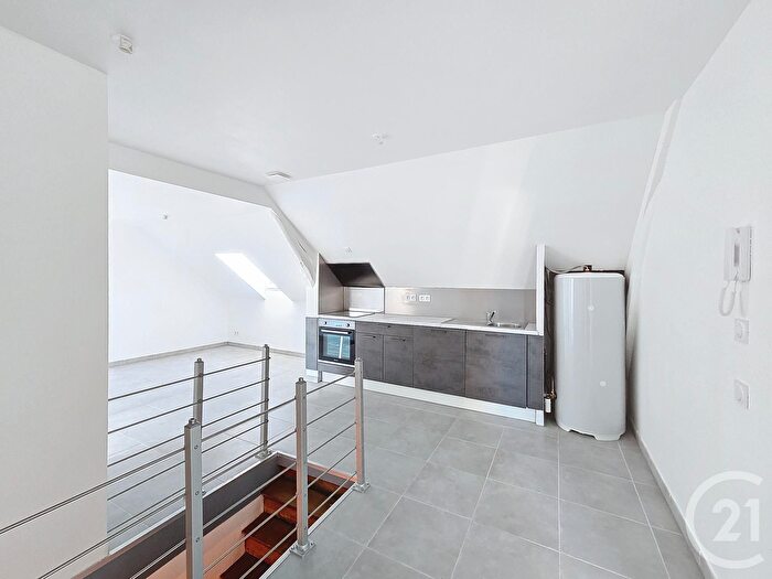 Appartement à louer - Sainte-Savine - 4 pièces - 3 chambres