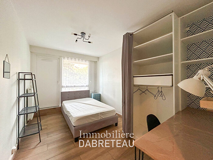 Appartement à louer - Villeurbanne, Perrallière - 7 pièces - 6 chambres