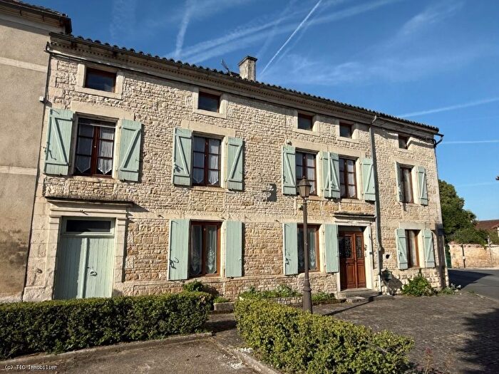 Maison 11 pièces à vendre - Ruffec