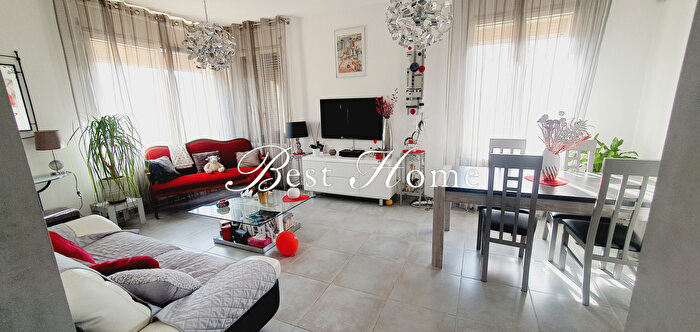 Appartement à vendre - Nîmes, Gare - 5 pièces - 3 chambres