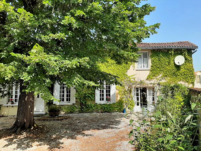Maison à vendre - Saint-Séverin - 8 pièces - 3 chambres